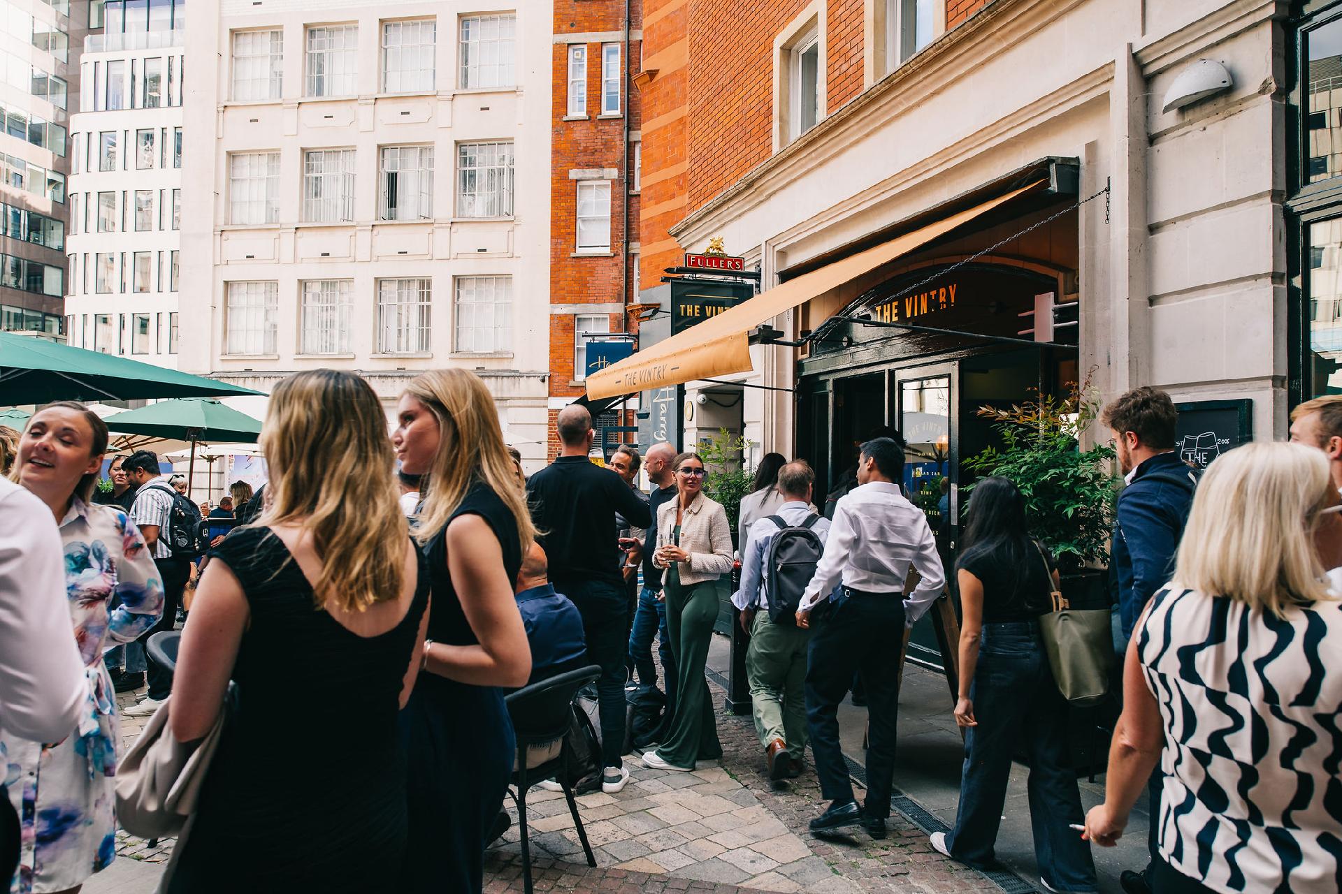 The Vintry - Fuller's Pub and Restaurant in The City of London