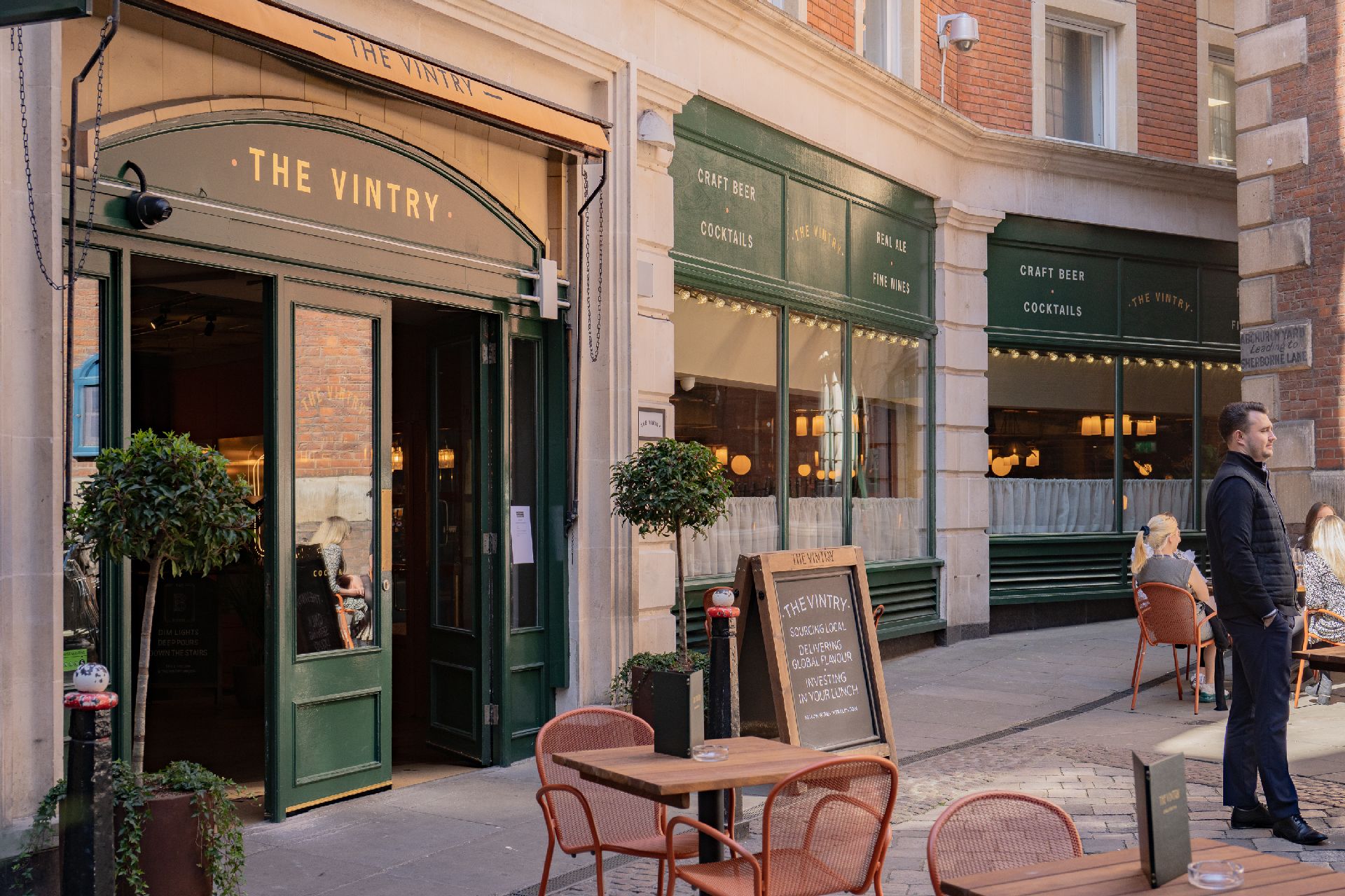 The Vintry - Fuller's Pub and Restaurant in The City of London
